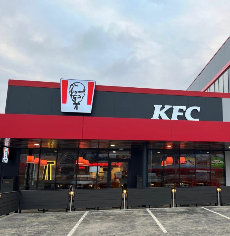 Ce salariu are un angajat la KFC în 2026. Cât câștigă lunar