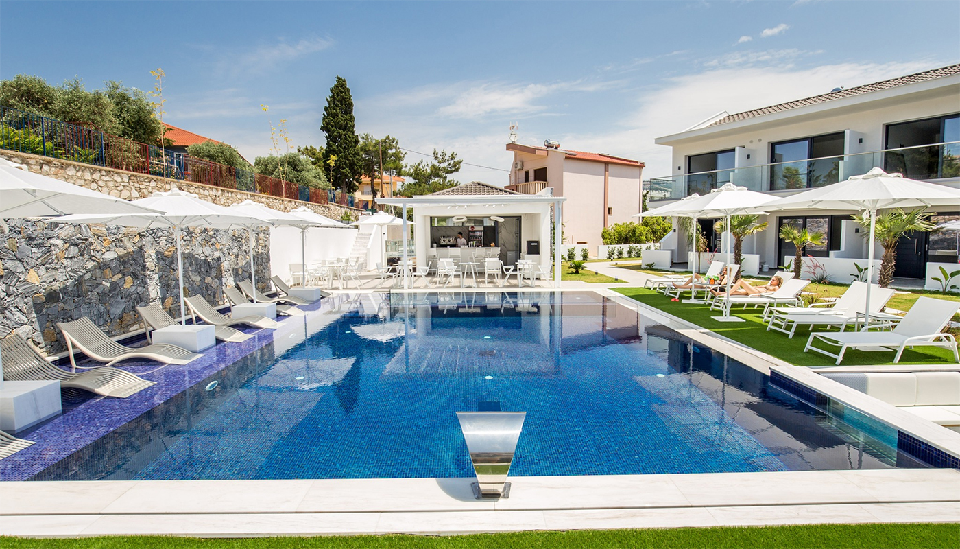 În octombrie 2025, Iulia a rezervat prin Booking o cazare în Thassos ...
