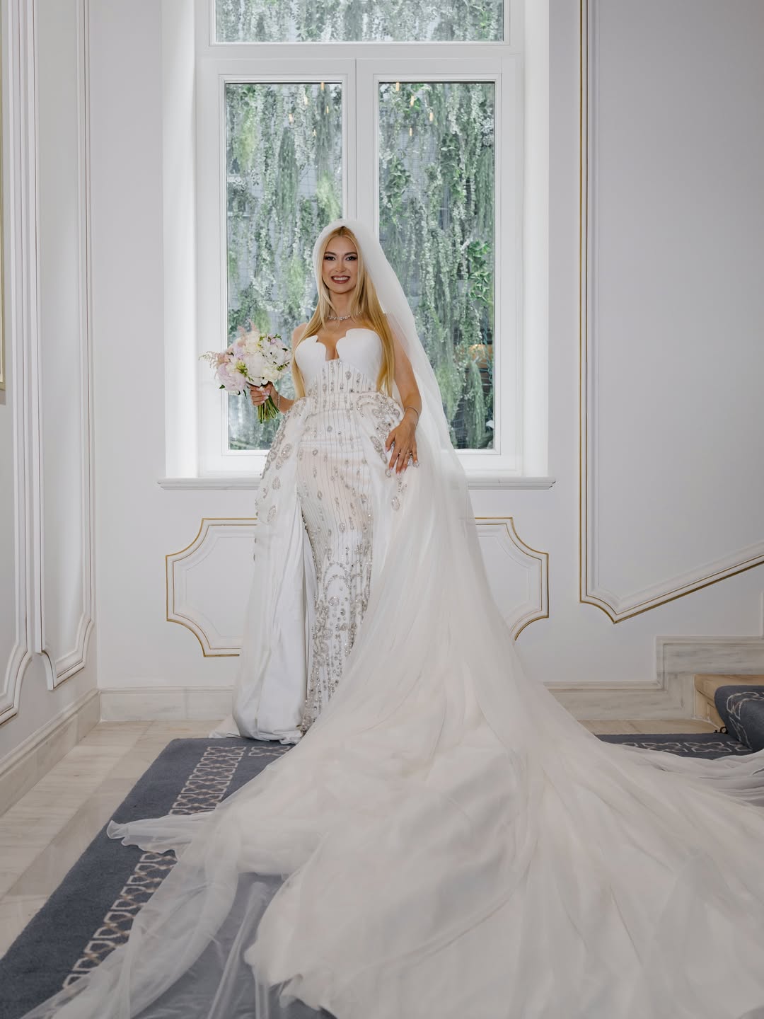 Primele imagini cu Andreea Bălan în rochie de mireasă. Victor Cornea ...