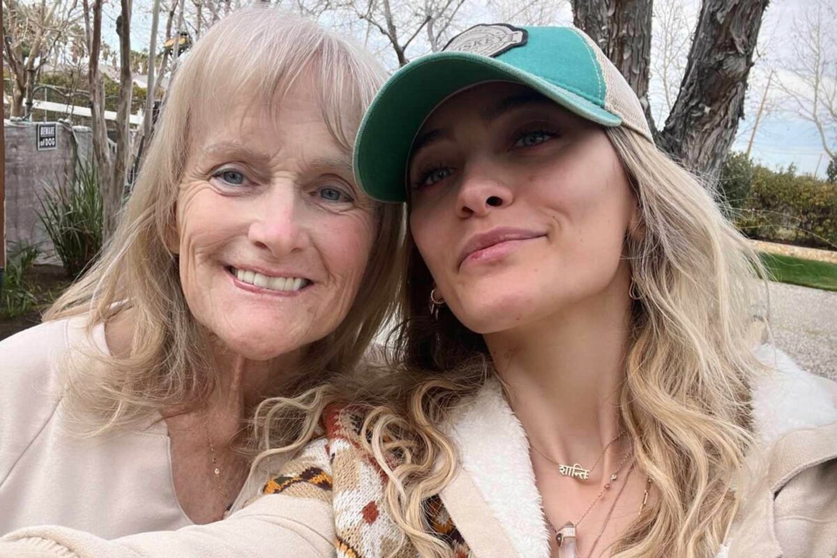 Cum arată acum Debbie Rowe, fosta soție a lui Michael Jackson. Mama lui ...