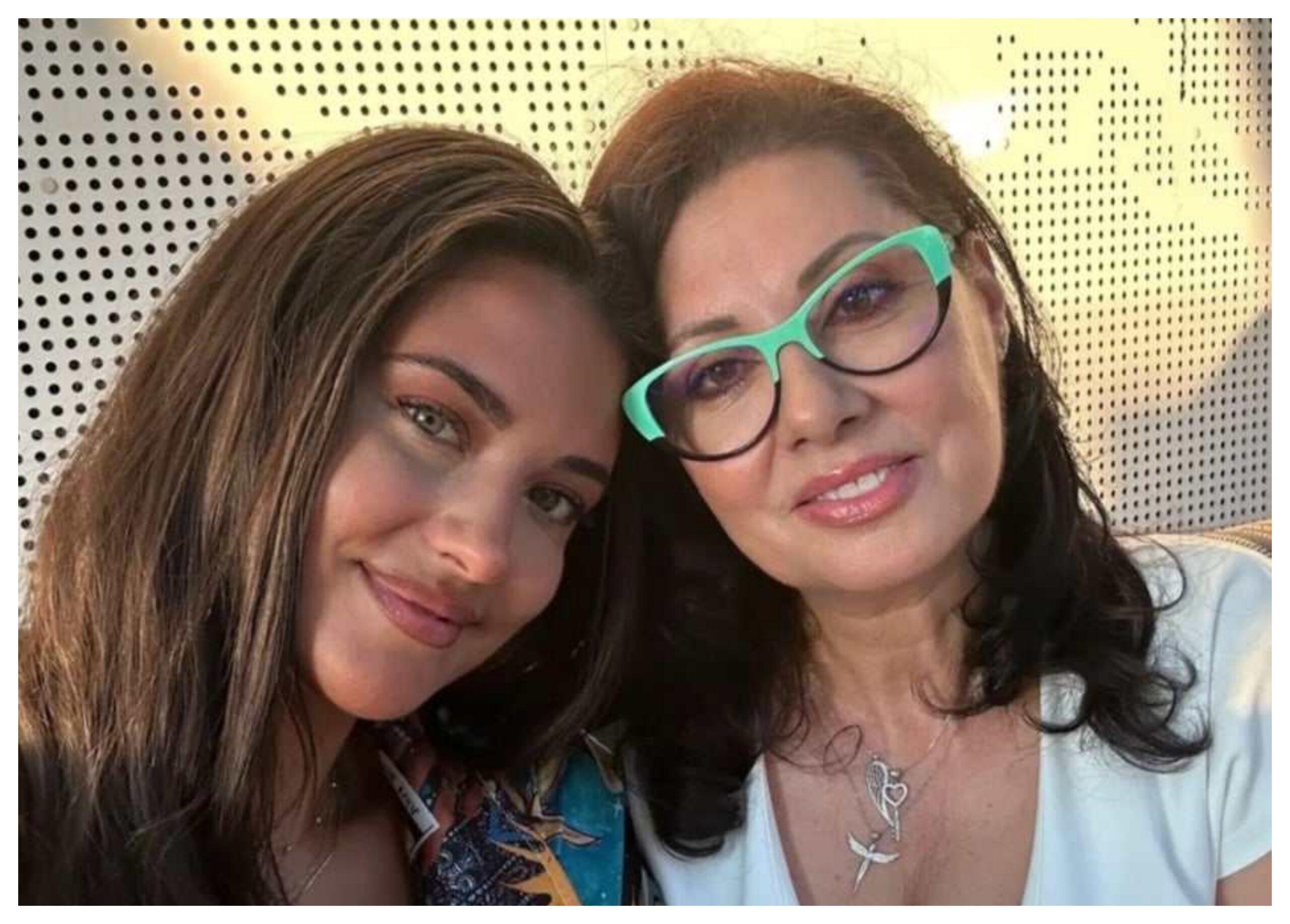 Denise Iacobescu, mama Antoniei, a absolvit facultatea la aproape 60 de ...